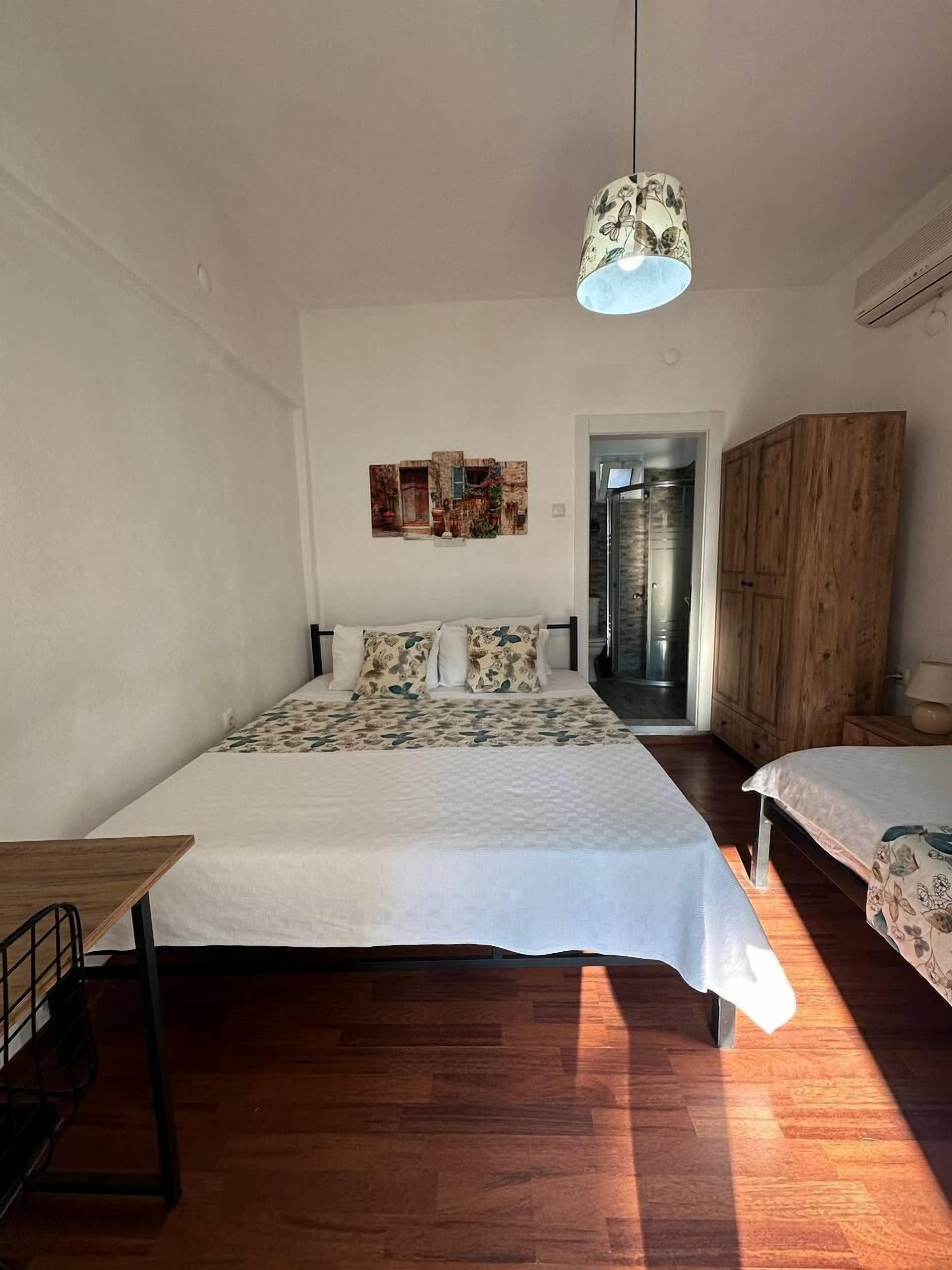Quarto Triplo Nobre | Minibar com produtos grátis, cortinas/cortinados opacos, Wi-fi grátis 