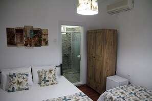 Quarto Triplo Nobre | Minibar com produtos grátis, cortinas/cortinados opacos, Wi-fi grátis 