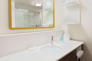 Hampton Inn & Suites Atlanta Buckhead Place in Atlanta: Find Hotel ...