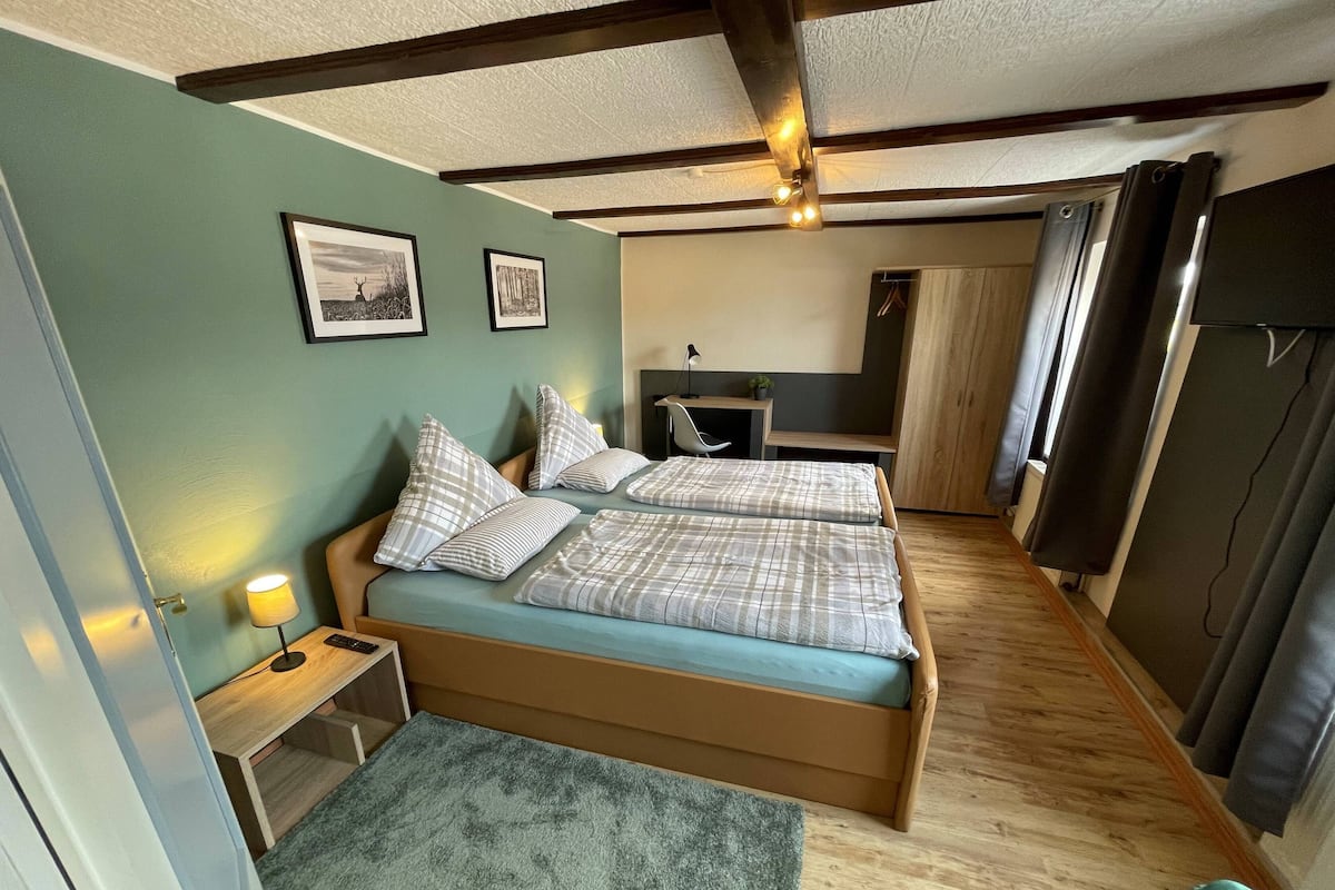 Apartamento família, 2 quartos, para não fumantes, geladeira e micro-ondas | Roupas de cama premium, edredons de pluma, escrivaninha