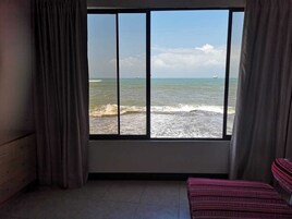 Quarto Duplo Superior, 1 quarto, vista para o oceano, junto ao mar | Camas de colchão pillowtop, secretária, Wi-fi grátis 