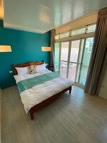 Quarto casal clássico | Escrivaninha, Wi-Fi de cortesia, roupa de cama