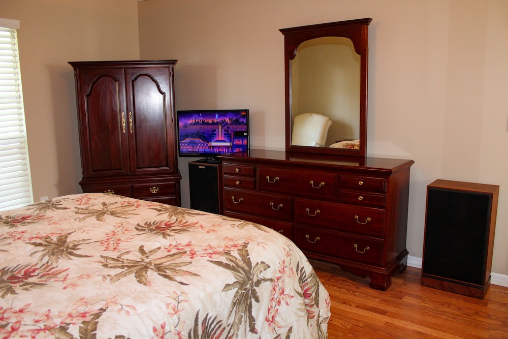 Resort Like Waterfront 4/2 Pool Home Retreat En El Este De Orlando, Florida - Orlando, FL