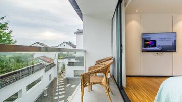 Suite Design | Secretária, cortinas/cortinados opacos, Wi-fi grátis