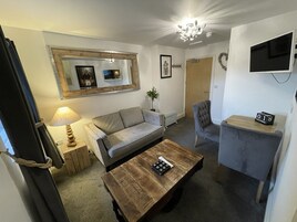 Apartamento | Área de estar | TV de tela plana 42 cm com canais digitais, TV