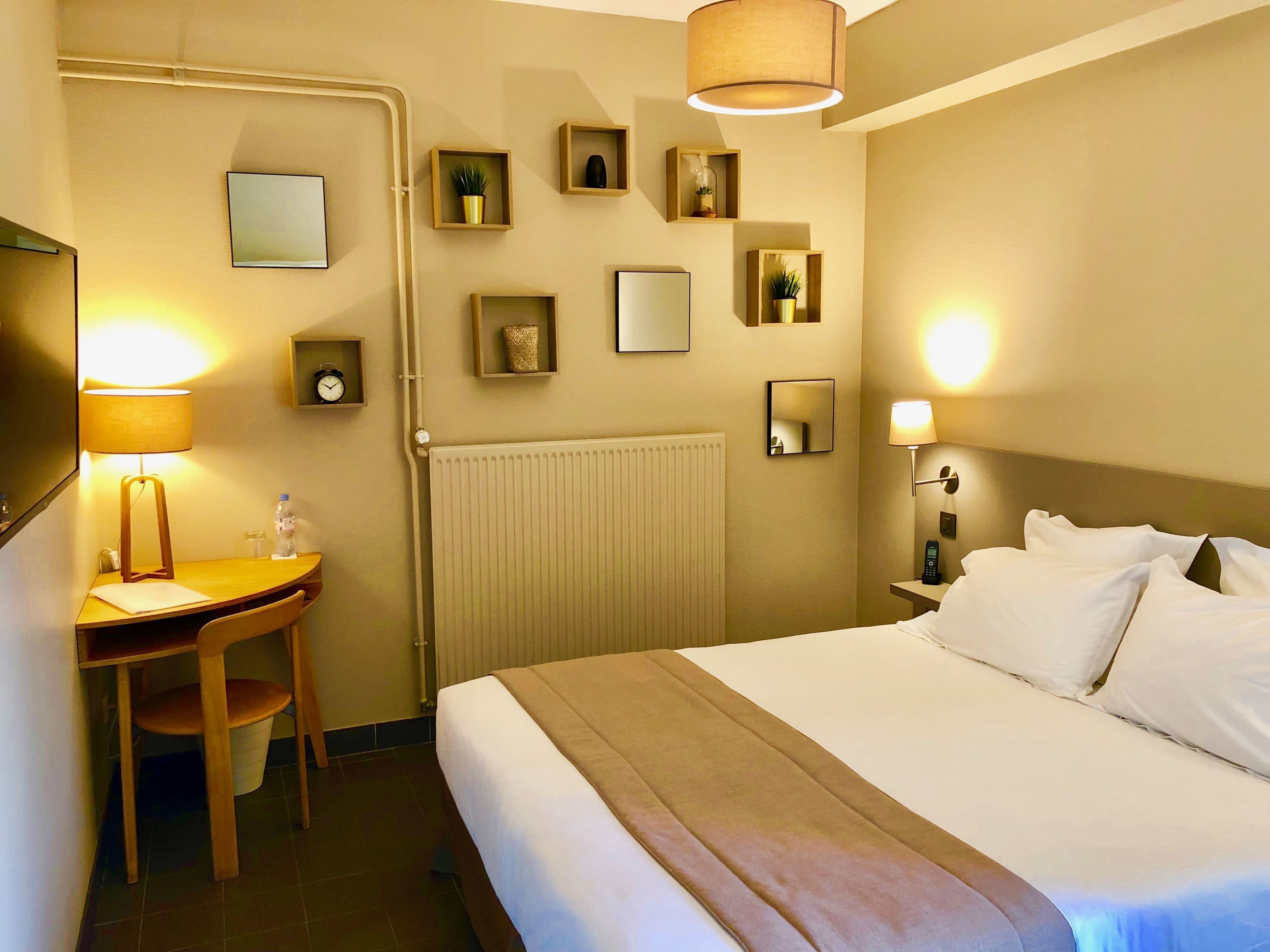 Roupas de cama premium, cofres nos quartos, individualmente decorados