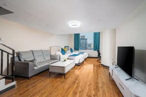 Dúplex Deluxe | Roupa de alta qualidade, edredões de penas, minibar, cofre no quarto