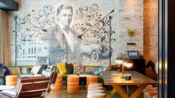 Café da manhã, almoço e jantar; culinária americana