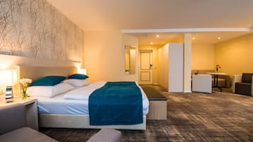Quarto Júnior | Roupa hipoalergénica, secretária, cortinas/cortinados opacos