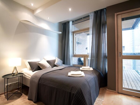 Apartamento superluxo, 1 cama Queen e sofá-cama, para não fumantes, sauna seca | Ferros/tábuas de passar roupa, Wi-Fi de cortesia, roupa de cama