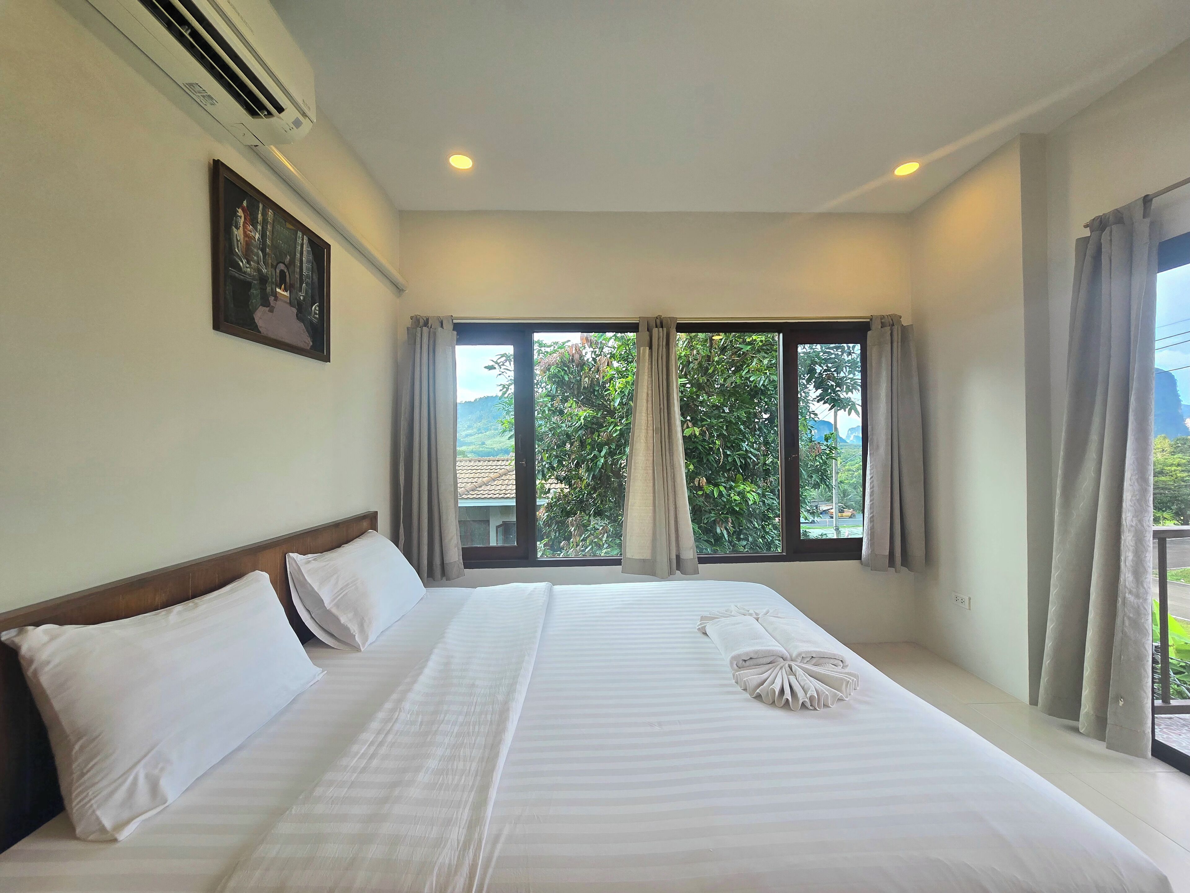 Three Bedrooms Villa (No.5) | Cofres nos quartos, individualmente decorados, escrivaninha