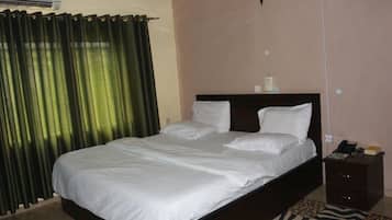 Suíte premium | Roupas de cama premium, cofres nos quartos, escrivaninha