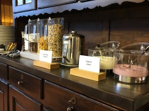 Buffet de pequeno-almoço