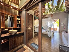 Casa de Campo Tradicional, 1 cama king-size, terraço, em frente ao mar (Seaview Cottage) | Minibar, cofre no quarto, Wi-fi grátis, roupa de cama fornecida 