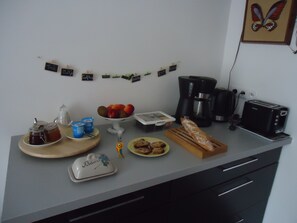 Café da manhã continental todos os dias (EUR 7.5 por pessoa)