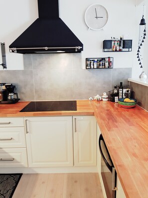 Casa, 4 quartos | 4 quartos, escrivaninha, ferros/tábuas de passar roupa, berços grátis