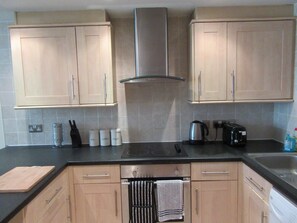 Apartamento Cidade, 1 quarto, não fumadores | Cozinha privada | Um frigorífico, um micro-ondas, um forno, uma máquina de lavar louça