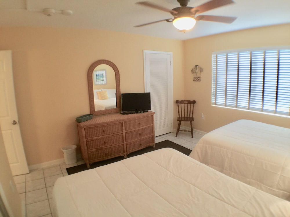 Private Tropical Beach-no Stairs-great Location-heated Pool-wifi-it's Loaded!!! - Key Colony Beach, FL