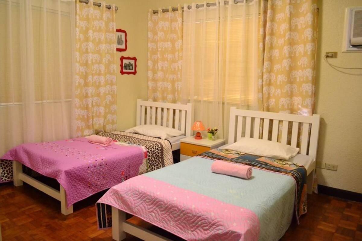 1 quarto, secretária, Wi-fi grátis, roupa de cama fornecida