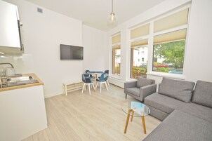 Suíte básica, 1 quarto, cozinha americana | Sala de estar