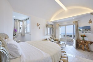 Suite, 1 quarto (The King's Throne Suite) | Sala de estar | Televisor 