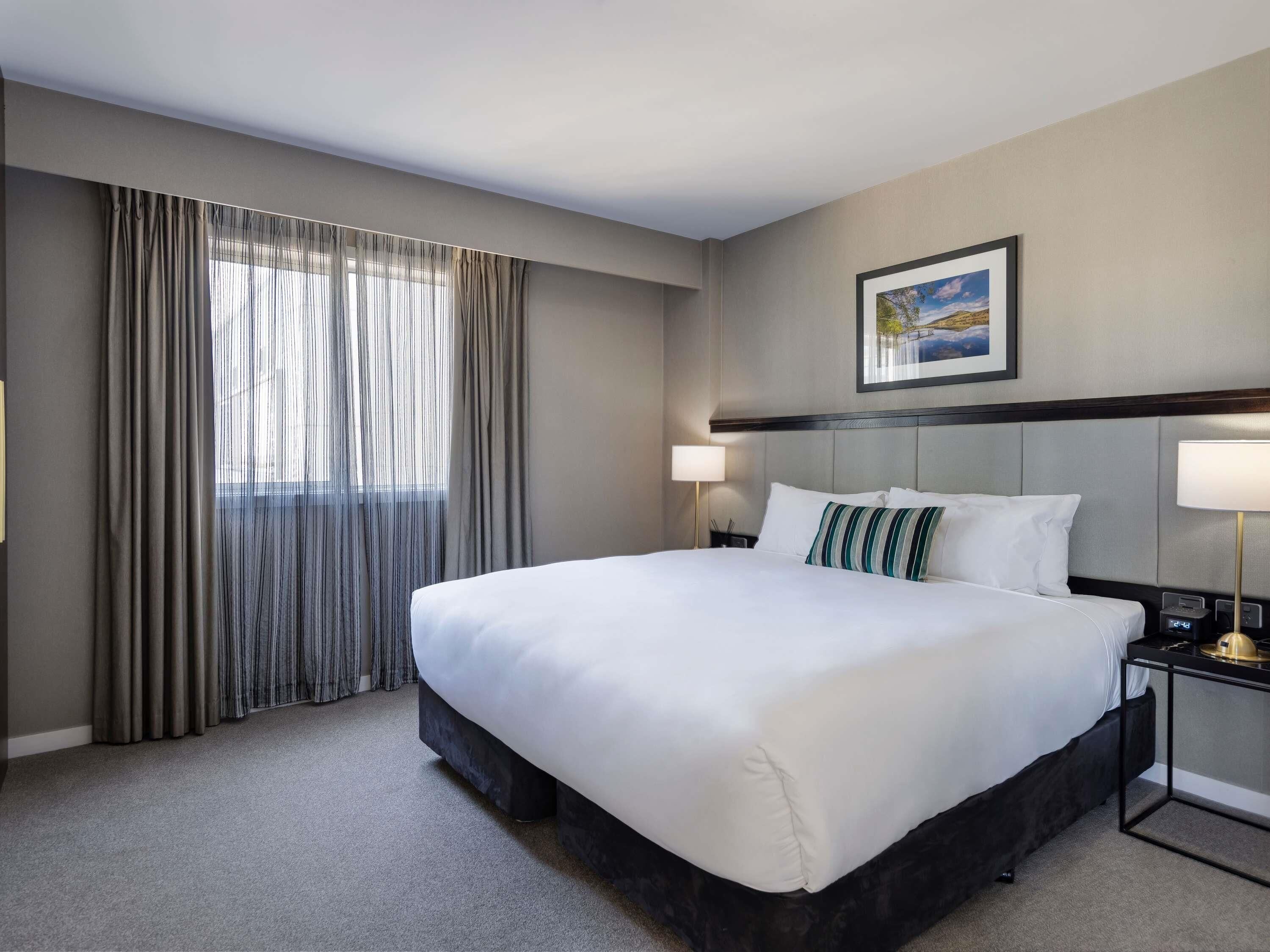 Apartamento Deluxe, 1 cama king-size | Cofre no quarto, secretária 