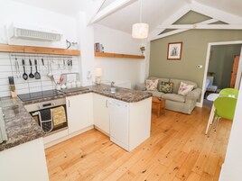 Casa de Campo | Cozinha privada | Um frigorífico, um micro-ondas, uma placa de cozinha