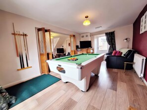 Casa de campo | Área de estar | TV, console de videogame