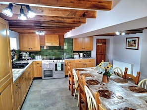 Casa de campo | Cozinha privada | Cooktop, lava-louças, cadeirão de bebê