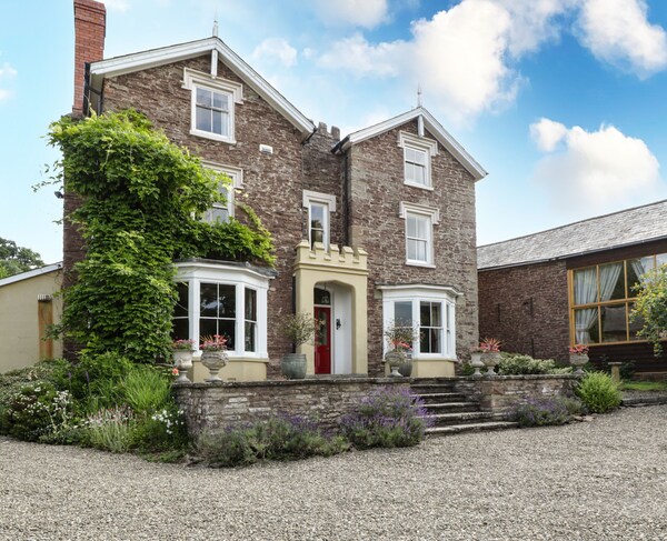 Wheelbarrow Castle - Leominster