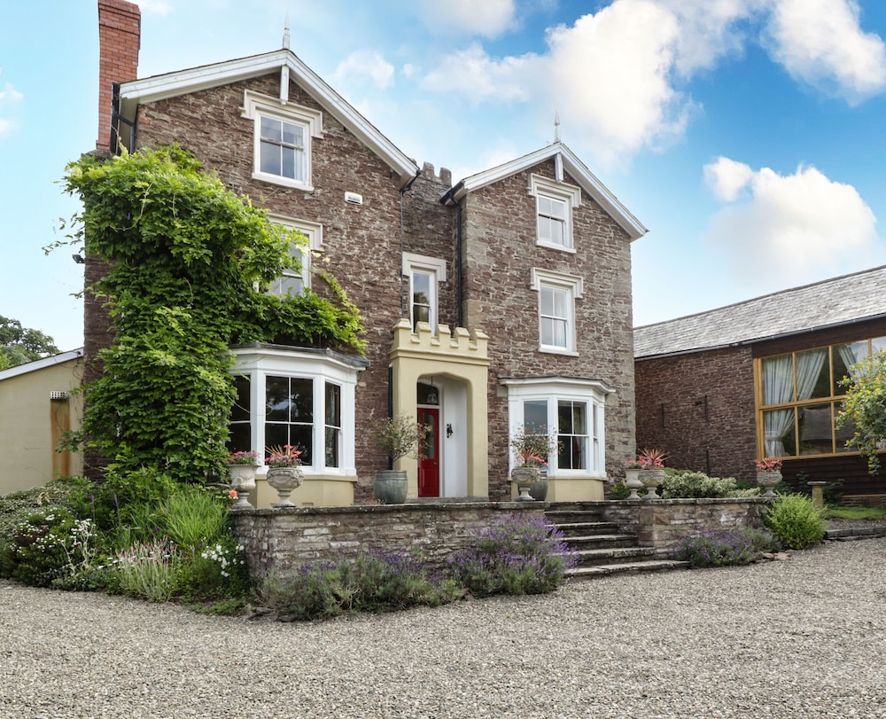 Wheelbarrow Castle - Leominster