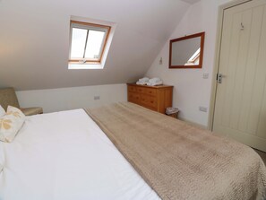 2 quartos, individualmente decorados, individualmente mobiliados