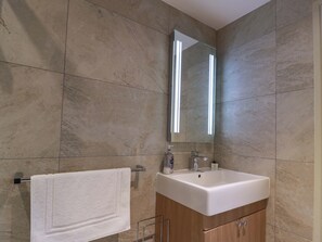 Chuveiro, secador de cabelo