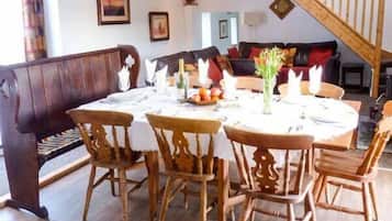 Casa de Campo | Cozinha privada | Um frigorífico, um micro-ondas, uma placa de cozinha