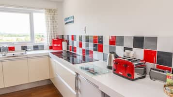 Casa de Campo | Cozinha privada | Um frigorífico, um micro-ondas, uma placa de cozinha