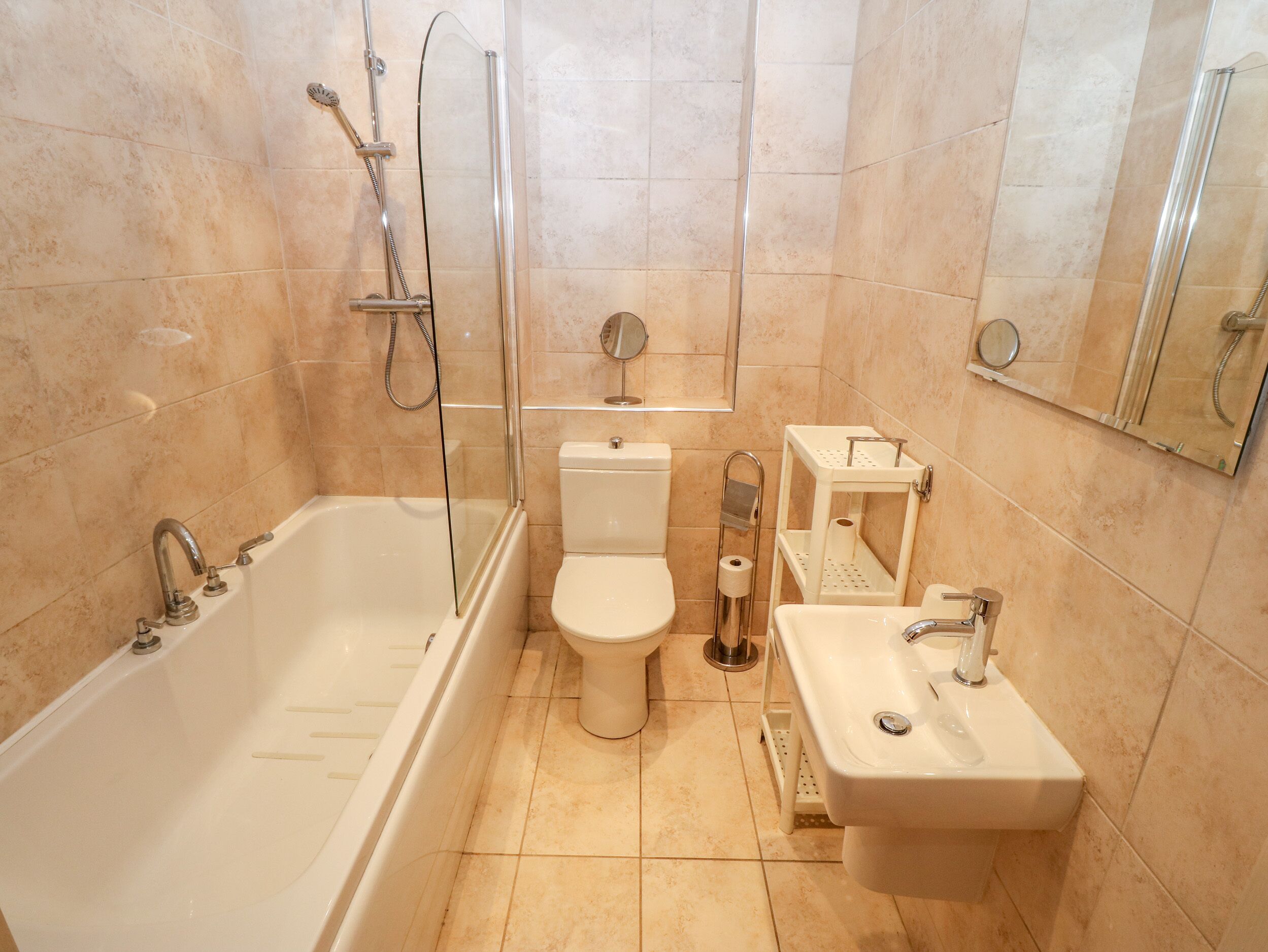 Casa de Campo | Casa de banho | Um polibã, um secador de cabelo 