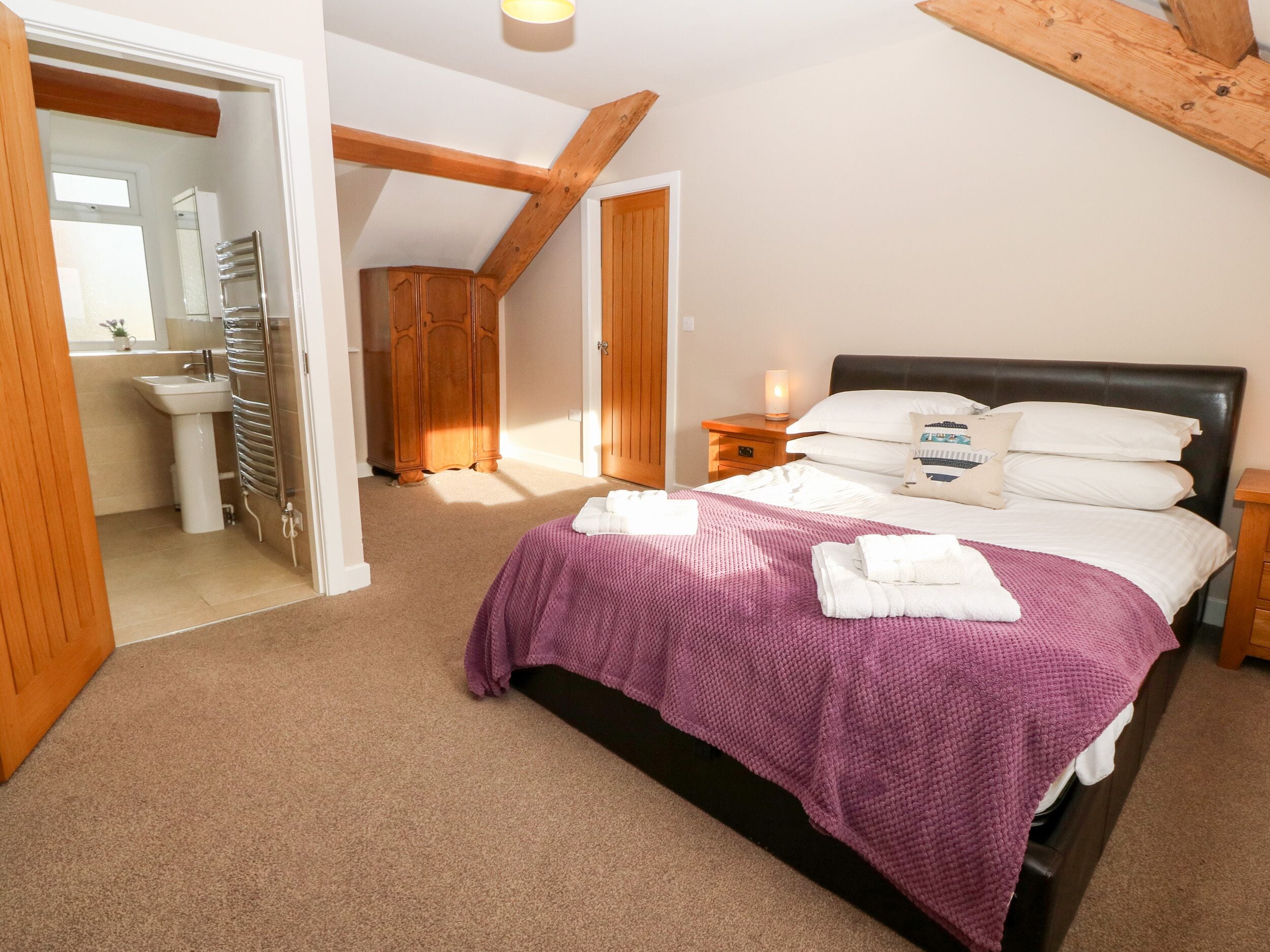 Casa de Campo | 4 quartos, com decoração personalizada, com mobília individualizada 