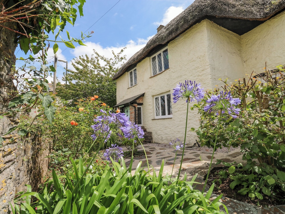 Hearthstone East Cottage, Pet Friendly, With Open Fire In Brixham - Brixham
