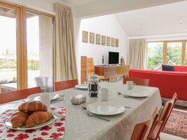 Casa de Campo | Cozinha privada | Um frigorífico, um micro-ondas, uma placa de cozinha 