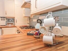 Casa de Campo | Cozinha privada | Um micro-ondas, uma placa de cozinha, uma máquina de lavar louça 