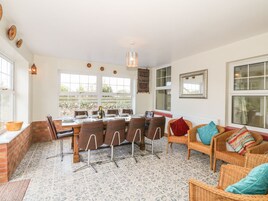 Casa de Campo | Cozinha privada | Uma máquina de lavar louça, utensílios de cozinha 