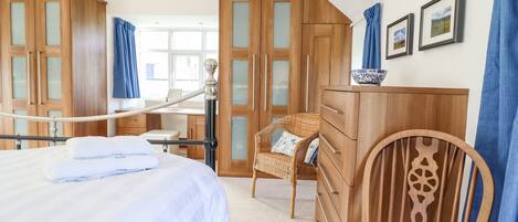 3 quartos, individualmente decorados, individualmente mobiliados