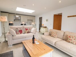 Casa de campo | Área de estar | Lareira, DVD player