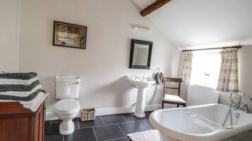 Casa de Campo | Casa de banho | Um polibã, um secador de cabelo