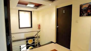 Quarto casal luxo | 1 quarto, cofres nos quartos, escrivaninha
