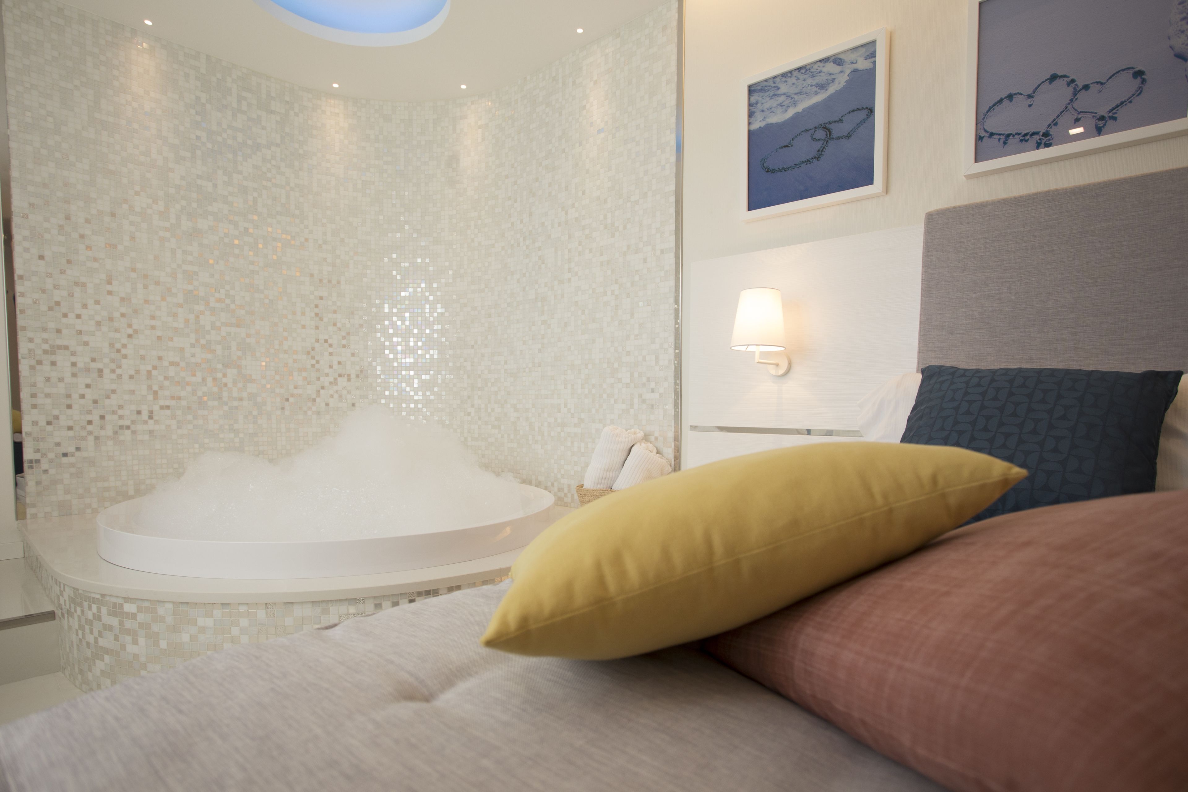 Deluxe Double with Bath | Roupa de alta qualidade, edredões de penas, minibar, cofre no quarto 