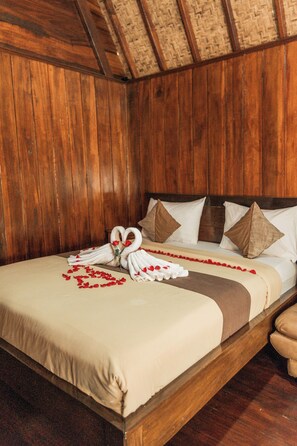 Bungalow | 1 quarto, minibar, secretária, Wi-fi grátis