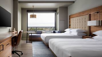 Roupa hipoalergénica, cofre no quarto, secretária