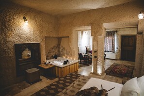 Suite Lua de Mel | Casa de banho | Produtos de higiene exclusivos, um secador de cabelo, chinelos, um bidé