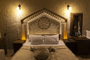 Quarto Duplo Romântico | Lençóis de algodão egípcio, roupa de alta qualidade, minibar